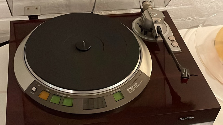 LO-FI towards HI-FI, Turntable – The Golden Hour