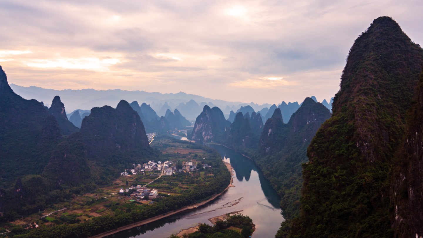 A Photographer’s Love for Receding Mountain Lines – The Golden Hour